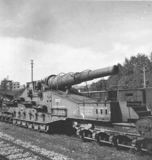 German heavy gun on railcar #2. (Hilbert Margol)