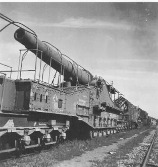 German heavy gun on railcar. (Hilbert Margol)